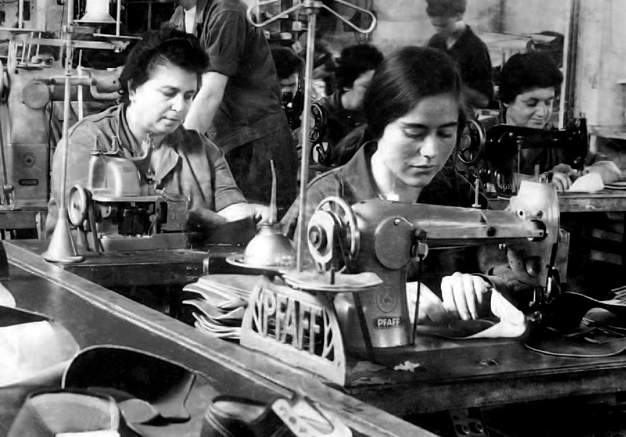 Αυτομόρφωση για το βιβλίο «Δημοκρατική ή Σοσιαλιστική Επανάσταση στην ...