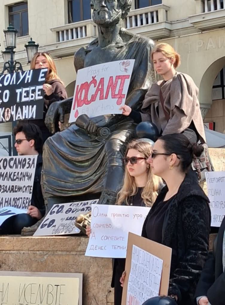 Σιωπή για τους νεκρούς – φωνή ενάντια στο σύστημα που σκοτώνει – Η ΚΟΚΚΙΝΗ